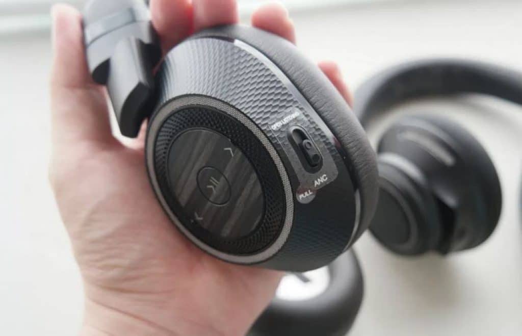 Plantronics BackBeat Pro 2 SE Headphones: A Complete Review ...